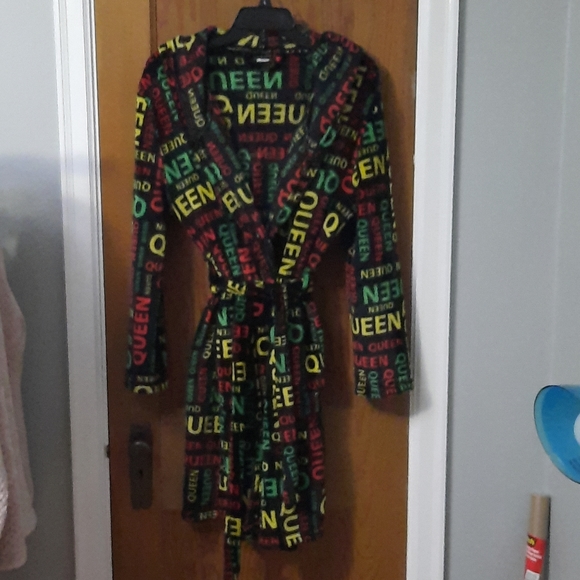Intimates & Sleepwear | Queen Limited Edition Womans Robe | Poshmark